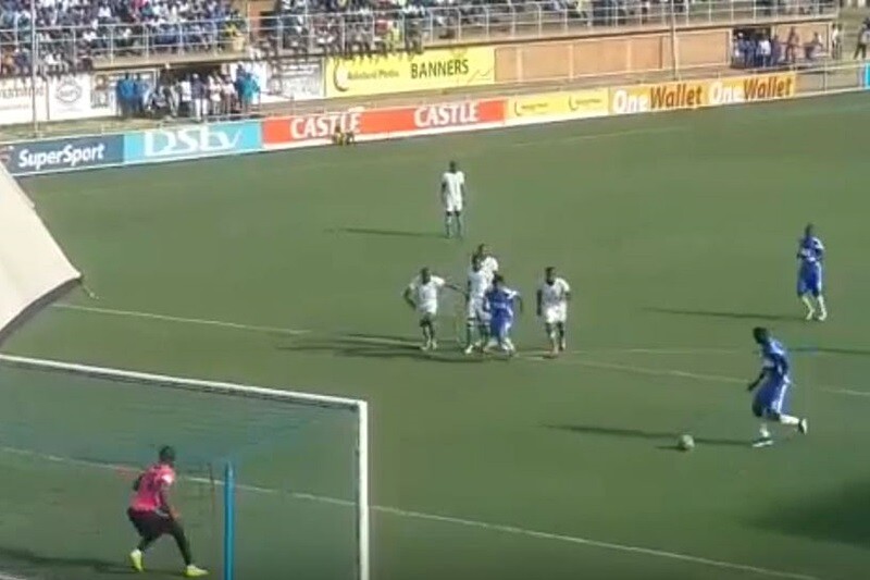 Tratan de imitar el penalti de Messi en Zimbabue